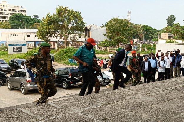 Urgent-Collaboration avec des forces obscures : Fortunat Biselele ex ... Urgent-Collaboration avec des forces obscures : Fortunat Biselele ex ...