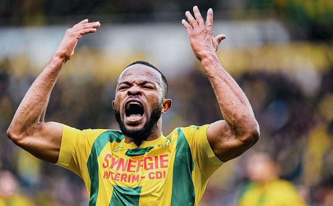 Mercato Meschack Elia Attire Les Regards En Russie Enquetecd
